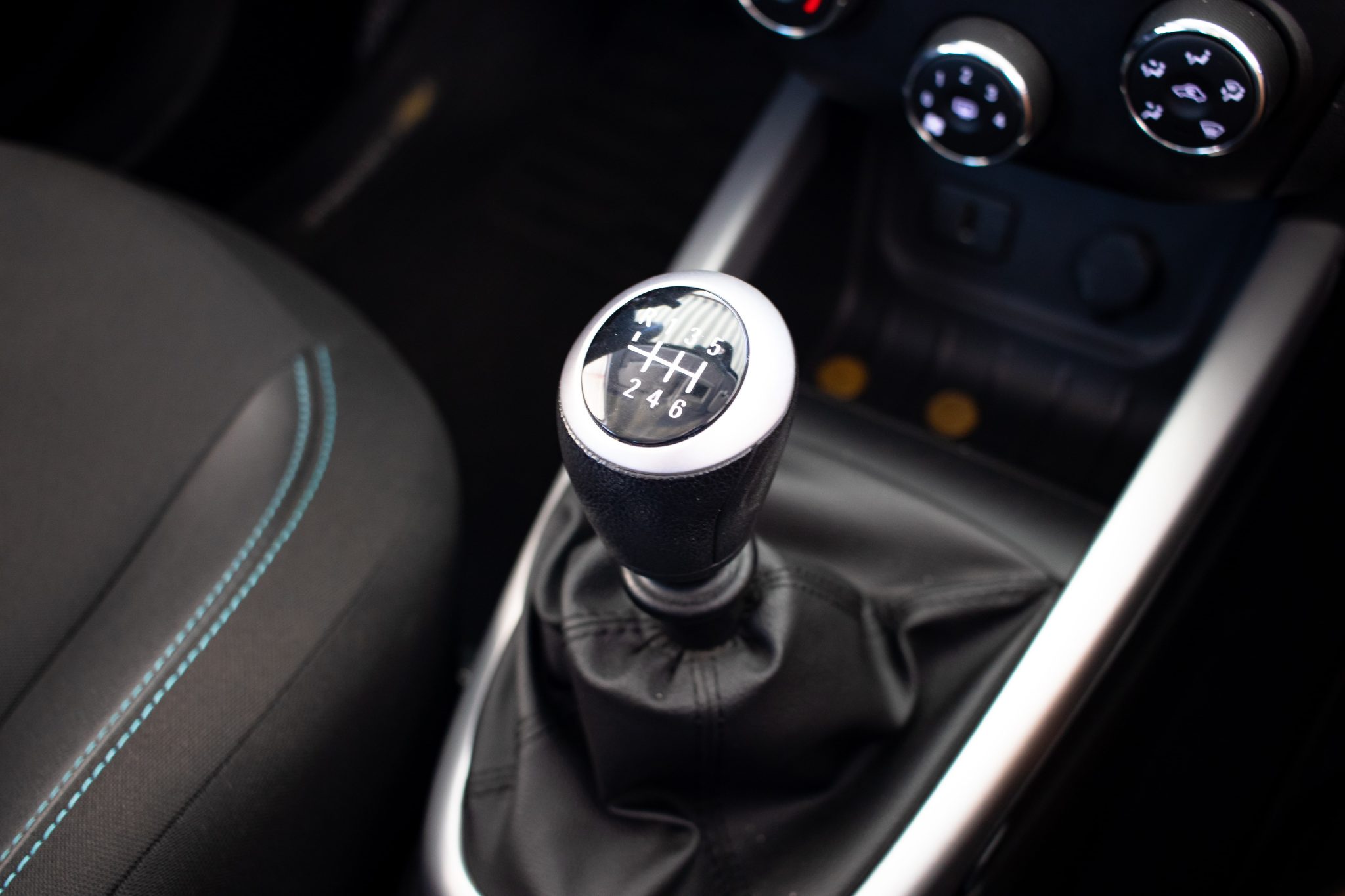 What is a Semi-Automatic Car? - Summit Garage